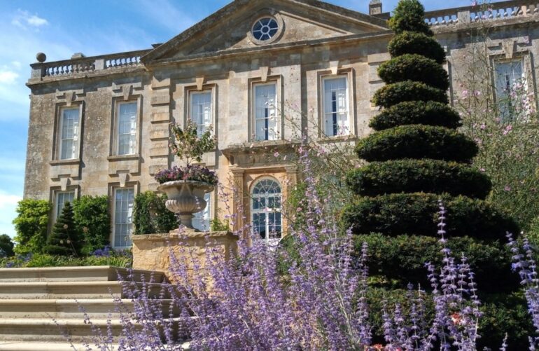 Gardens to visit in Oxfordshire - The Sloaney